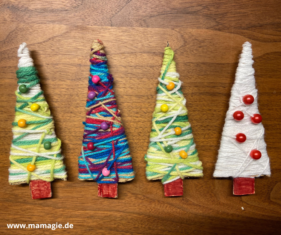 Weihnachtsgeschenk basteln mit kleinen Kindern: Weihnachtsbaum-Anhänger